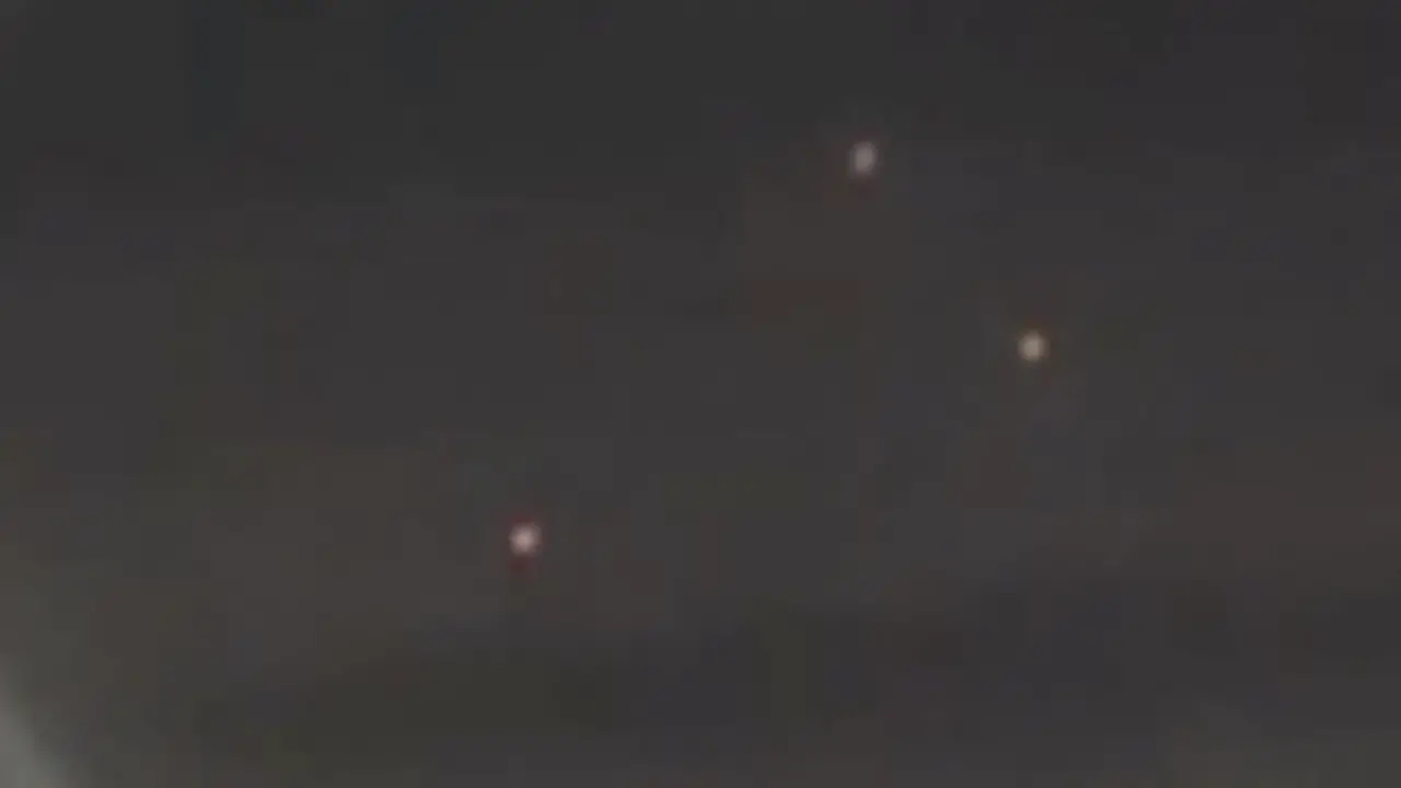 Triangle UFO formation over St Helens, UK 9-Dec-2022 • Latest UFO Sightings
